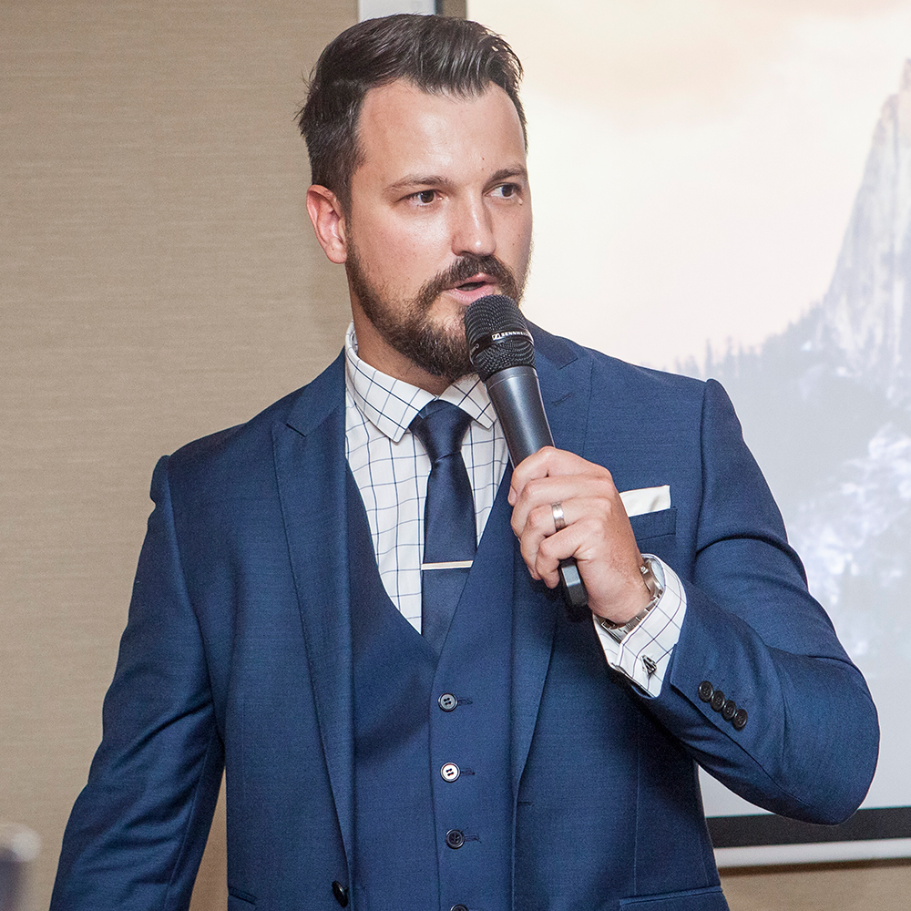 suit-mic-original - Podcast Websites